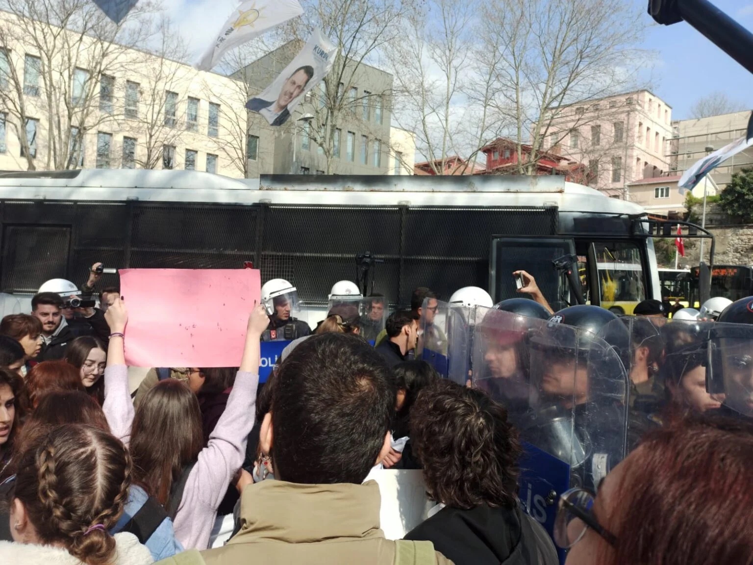Intervention against March 8 protest at Beyazit campus - Düşünce Suçu ...